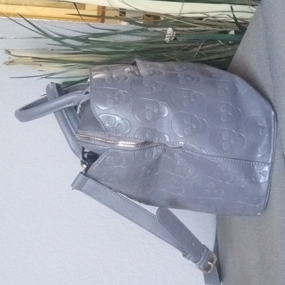 Betsey Johnson | Bags | Betsey Johnson Gray Skull Embossed Xl Satchel ...